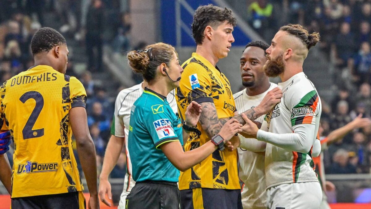 Gol annullato al Venezia, sui social spopola il video polemico dei ...