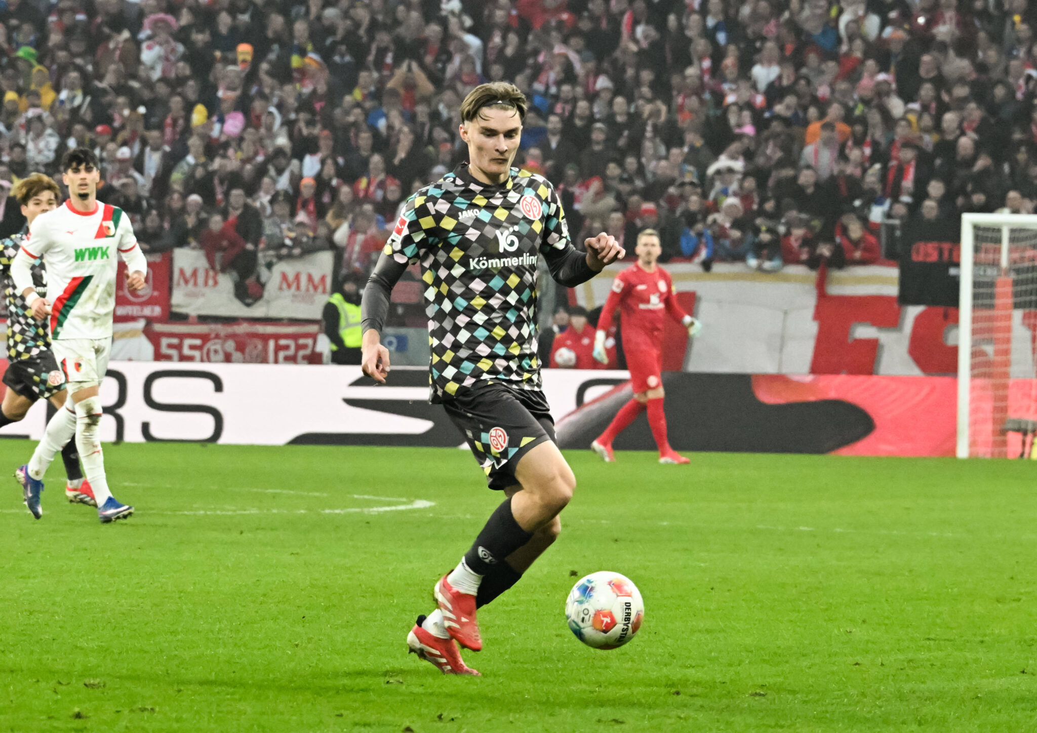 Gli occhi di Inter, Milan e Como sul gioiello della Bundesliga, ma per ...